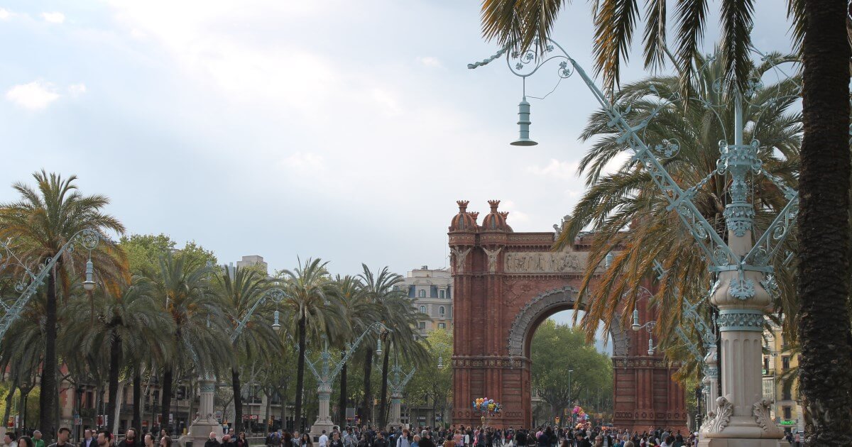 Arc de Triomf: Das Tor zu Weltausstellung in Barcelona - dinosontour.de